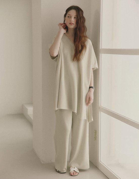 [유어네임히얼] (컬리 단독 선발매) 편안한 브이넥 니트 & 팬츠 SET (2COL) - 마켓컬리